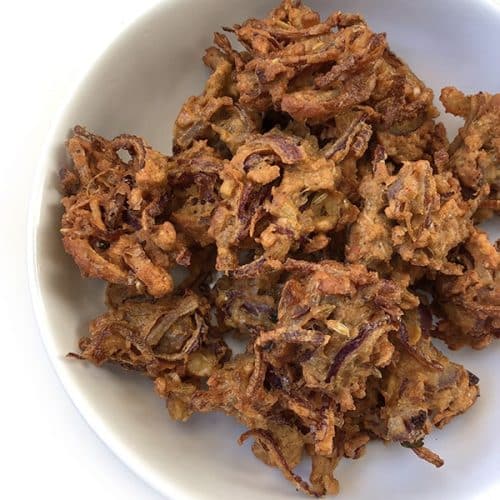 Super Crispy Onion Pakoras (Indian-style Onion Fritters) - Hooked on Heat